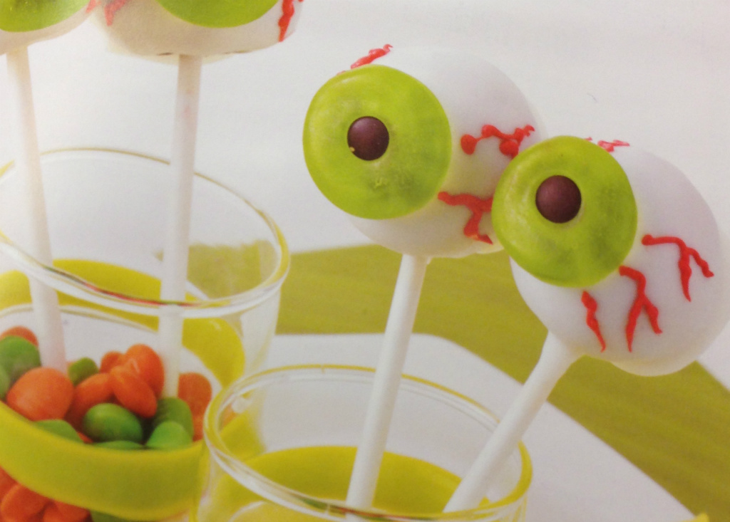 Eyes of Newt Cake Pops 蠑螈眼睛棒棒蛋糕 by Crazy Mom's Fun - 愛料理