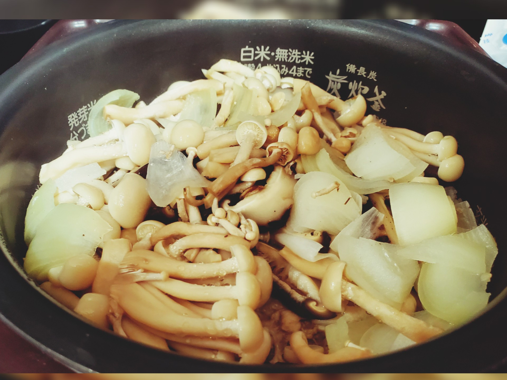 懶人料理之雙菇雞腿飯 by Mandy Tsai - 愛料理