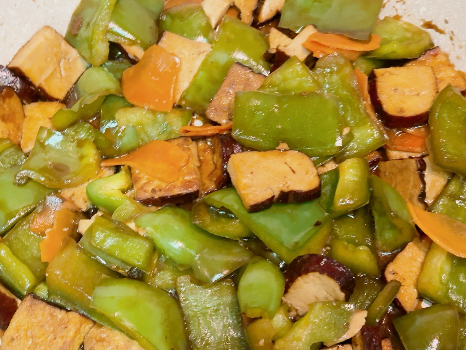 青椒炒大黑豆乾 by Vivivya - 愛料理