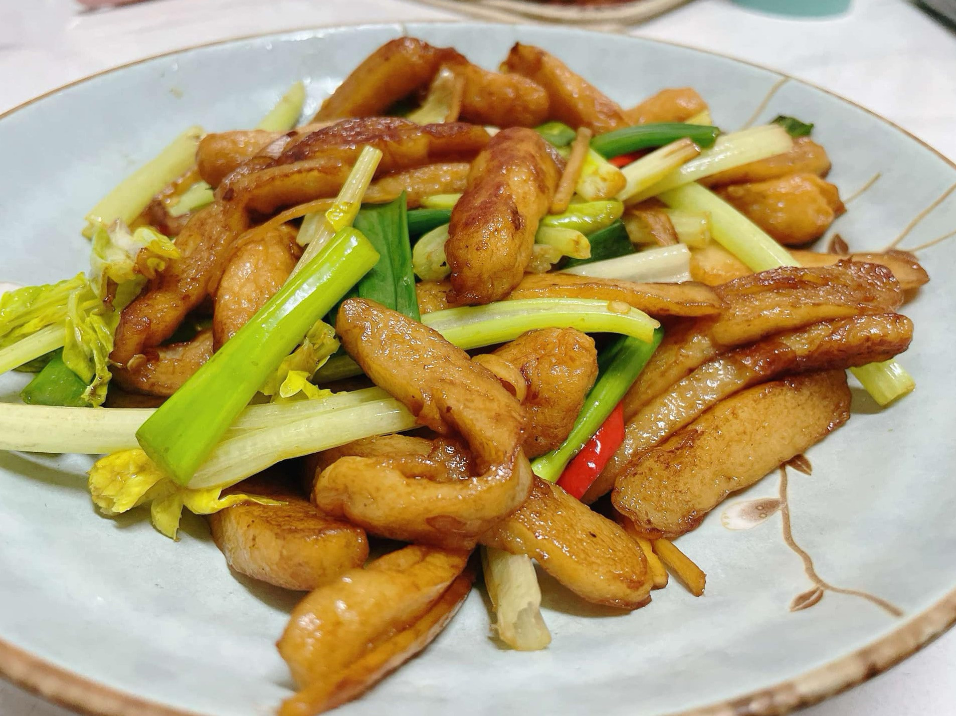 芹菜炒甜不辣 by Karvin - 愛料理