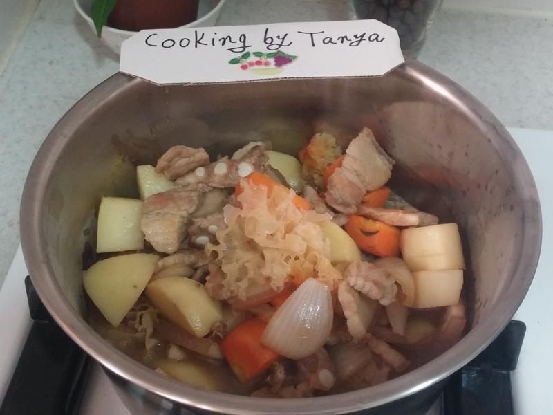 土豆雪耳燉肉 by Tina Ching - 愛料理